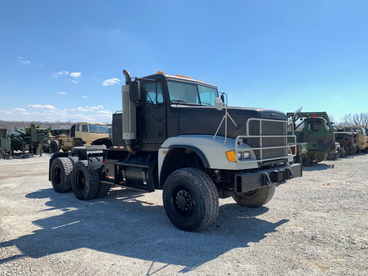 2009 M916A3 Freightliner 6x6 Semi Truck Tractor / 45,000LB Rear Winch