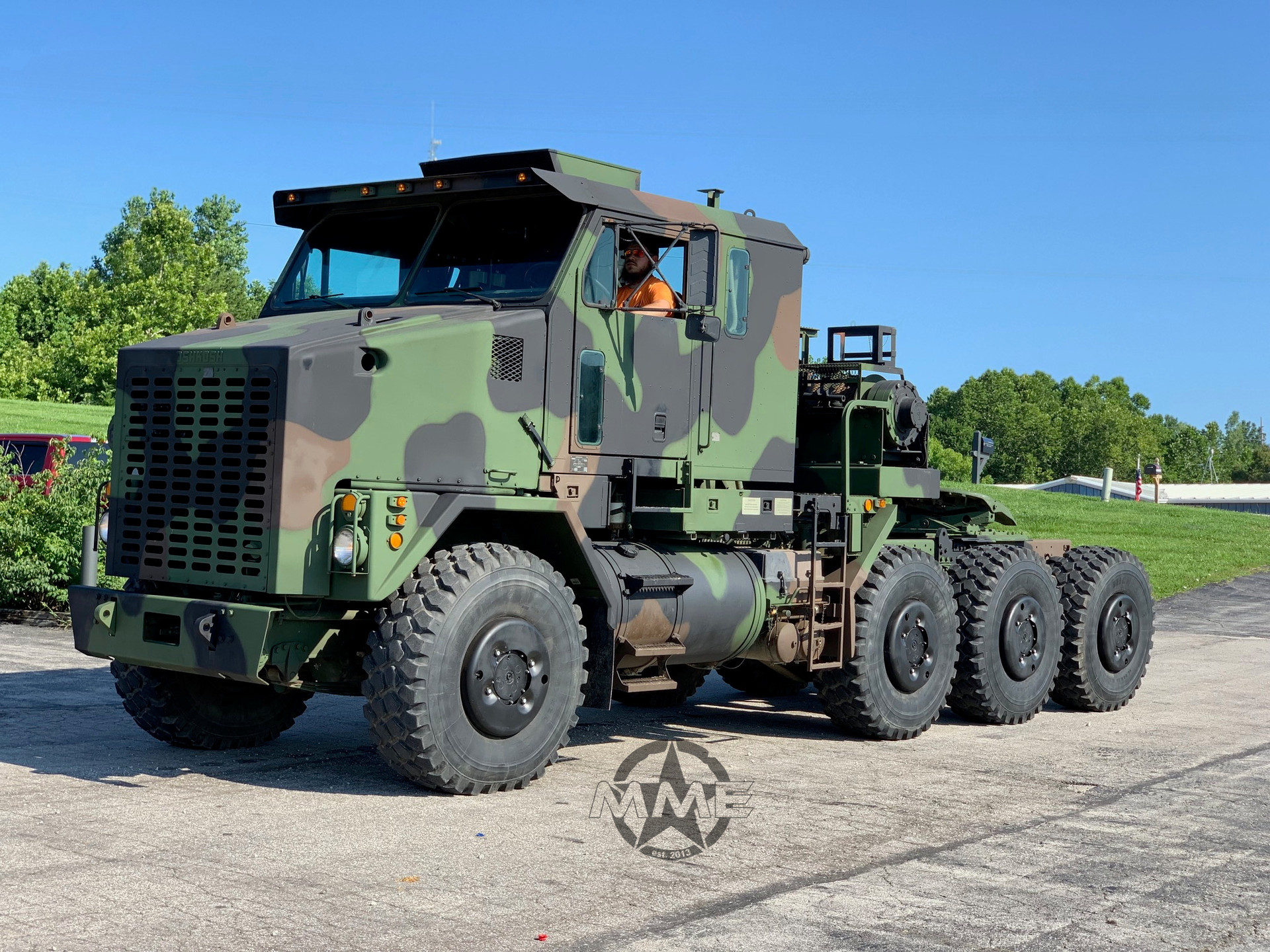 Oshkosh M1070 8x8 HET Military Heavy Haul Tractor Truck.