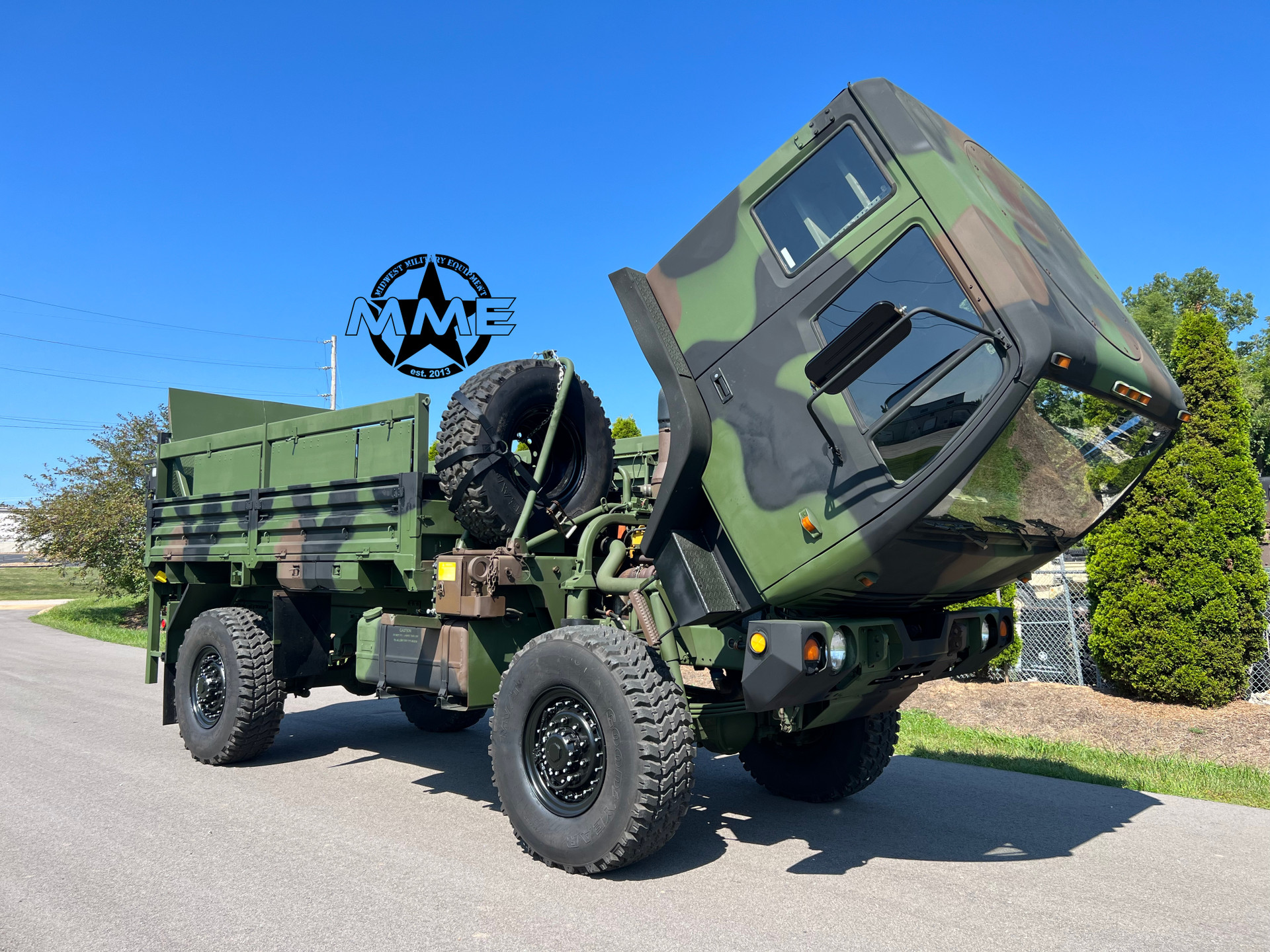 1996 Stewart & Stevenson M1078 LMTV 2 1/2 Ton Cargo Truck W/ Lift Gate