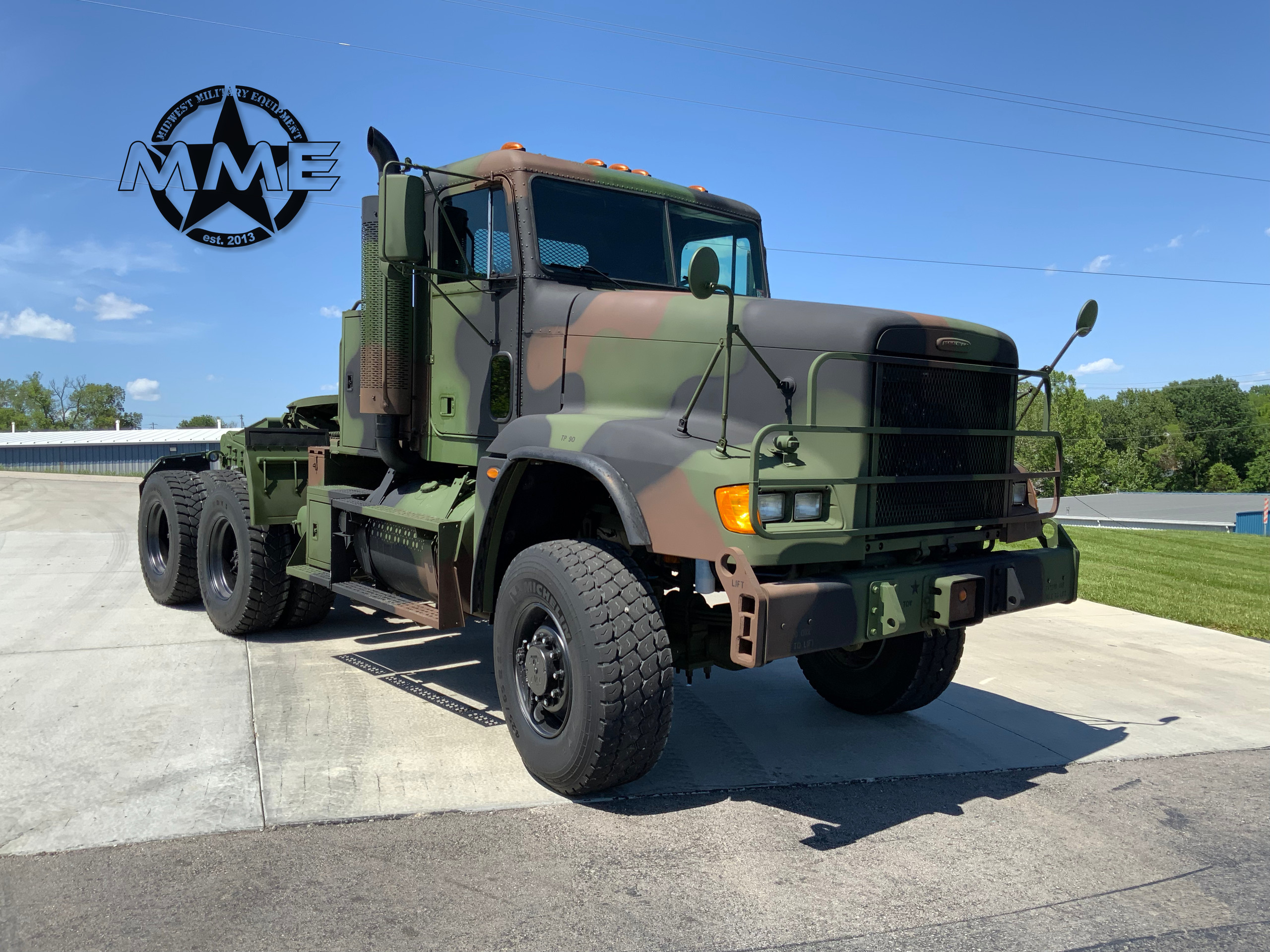 2009 M916A3 Freightliner 6x6 Semi Truck Tractor / 45,000LB Rear Winch