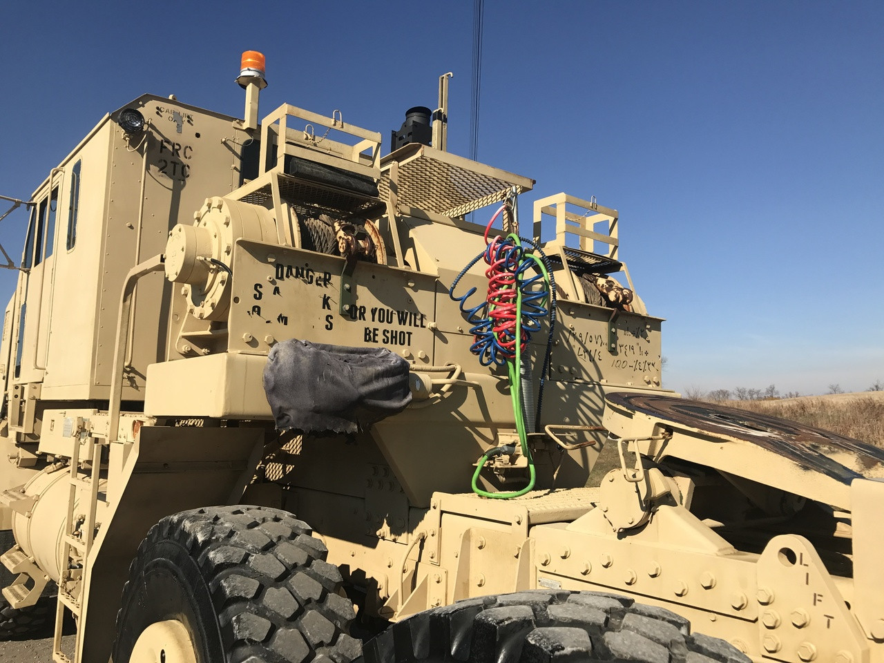 Oshkosh M1070 8x8 HET Military Heavy Haul Tractor Truck.