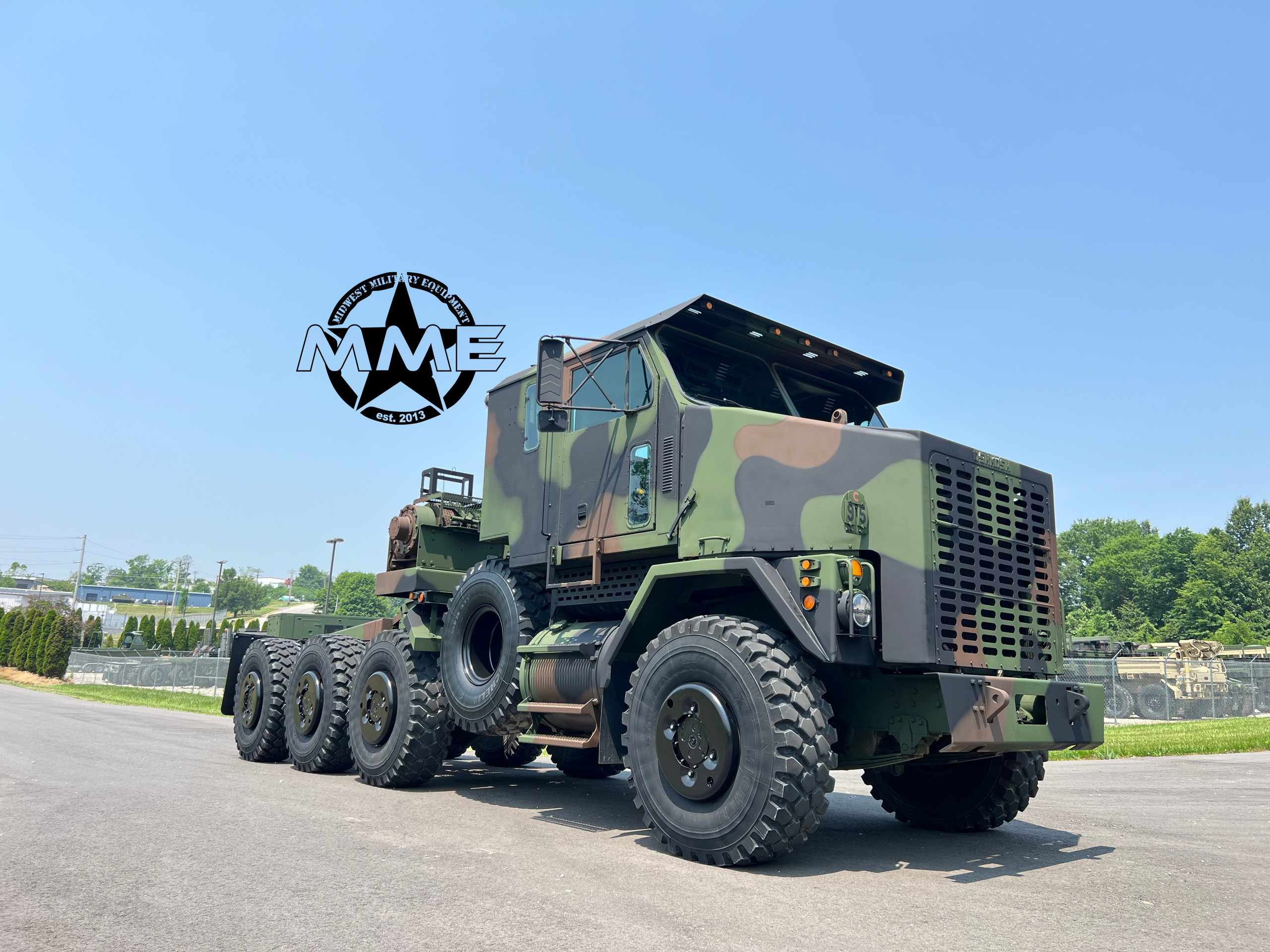 Oshkosh M1070 8x8 HET Military Heavy Haul Tractor Truck.