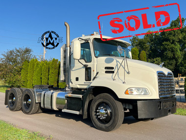 2013 Mack CXU613 Pinnacle Day Cab Semi Truck