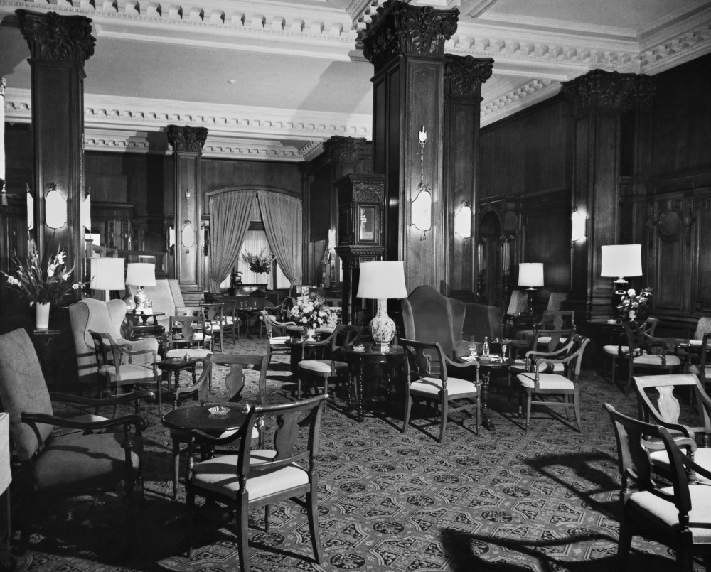 Algonquin Hotel, C1930. /Nthe Lobby Of The Algonquin Hotel In New York ...
