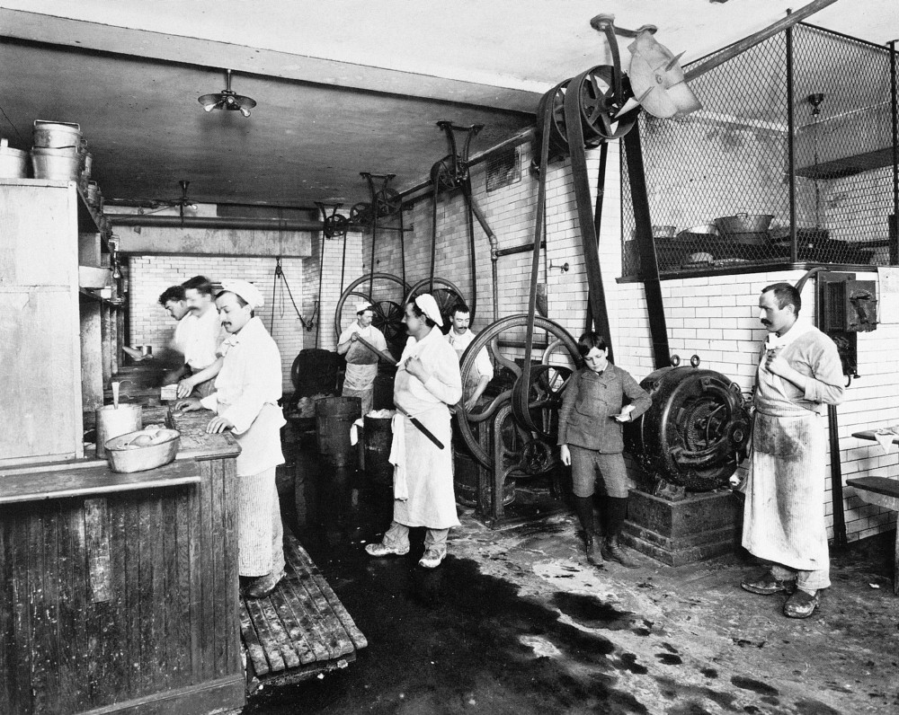 Sherry'S Restaurant, 1902. /Nthe Kitchen Of Sherry'S Restaurant, New ...