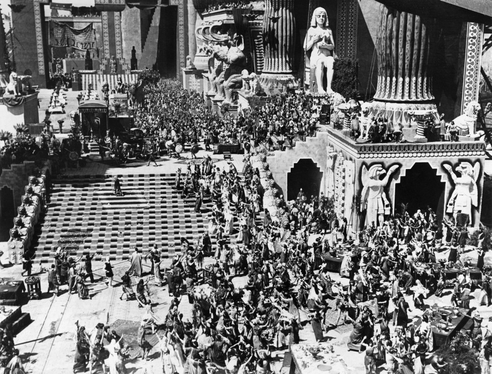 Film: Intolerance, 1916. /Nscene From The Babylonian Sequence In David ...
