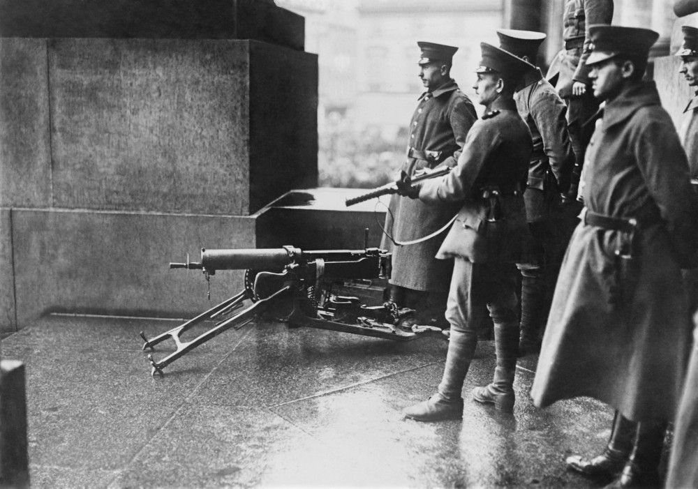 German Soldiers Defending The German National Assembly Building In ...