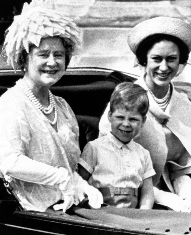 Queen Elizabeth History - Item # VAREVCPBDQUELCS015 - Posterazzi
