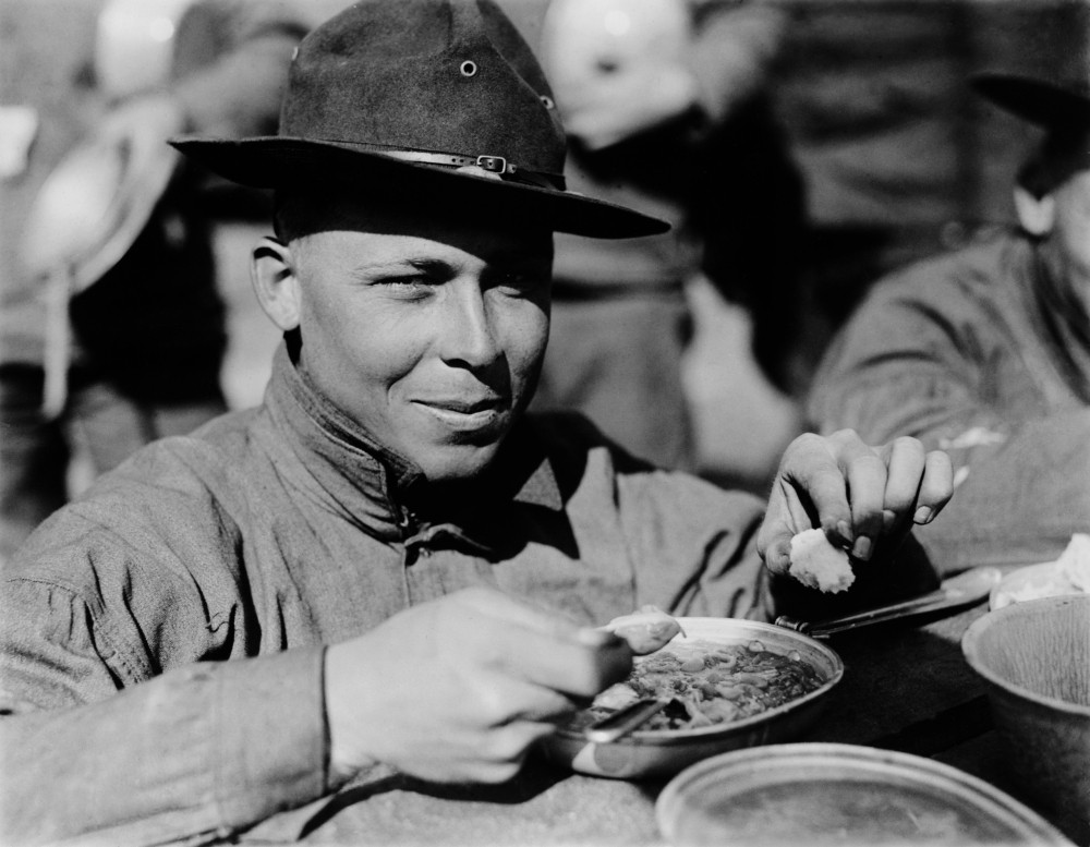 American Ww1 Soldier Eating From His Mess Kit. 1917-18. History - Item ...