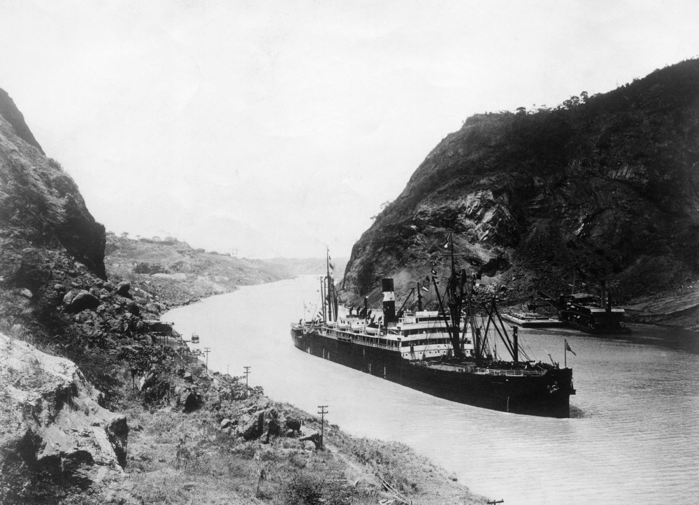 The Panama Canal History - Item # VAREVCHBDPACAEC010 - Posterazzi