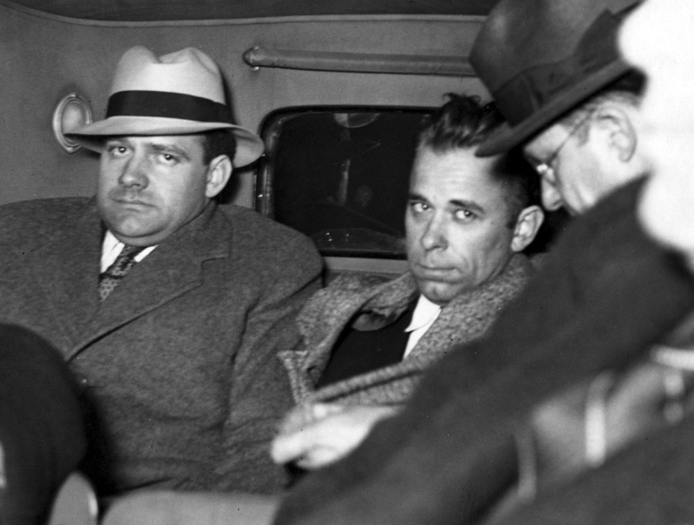 John Dillinger-Dillinger Under Heavy Guard As He Is Driven To Indiana ...