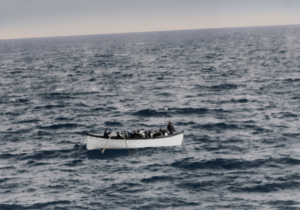 Titanic Lifeboat No. 6 Crowded With 28 Survivors Including Molly Brown ...