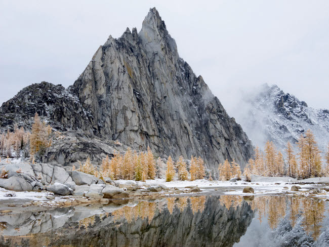 USA, Washington State Alpine Lakes Wilderness, Enchantment Lakes ...