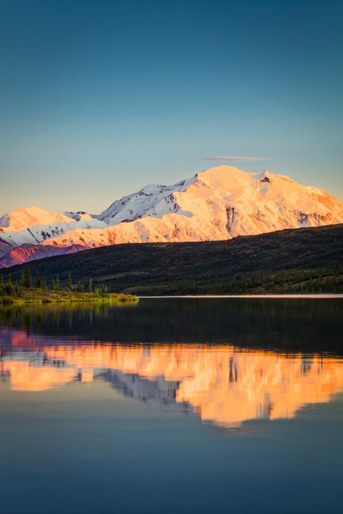 Sunset glow on Mount Denali (McKinley) reflects on Wonder Lake in ...