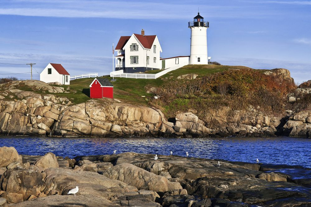 Nubble Lighthouse. Poster Print by Loop Images Ltd. (17 x 11) - Posterazzi