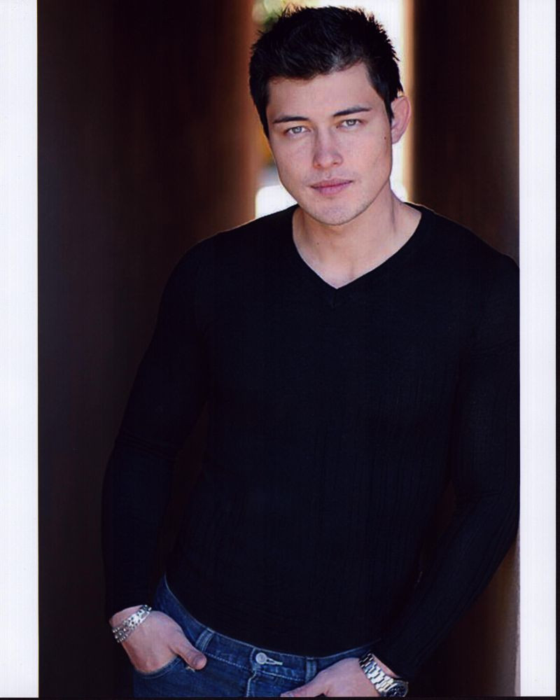 Christopher Sean In Black Long Sleeve Top Photo Print (8 x 10) - Posterazzi