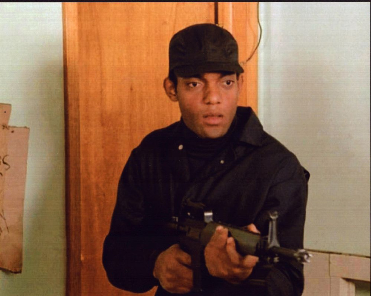 Ken Foree With Gun In Dawn Of The Dead Photo Print (8 x 10) - Posterazzi