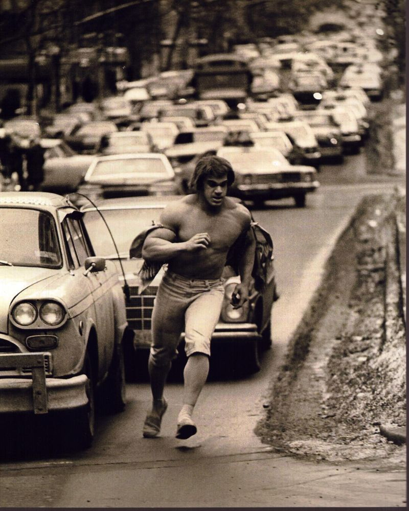Lou Ferrigno Running Down Road In The Incredible Hulk Black And White ...