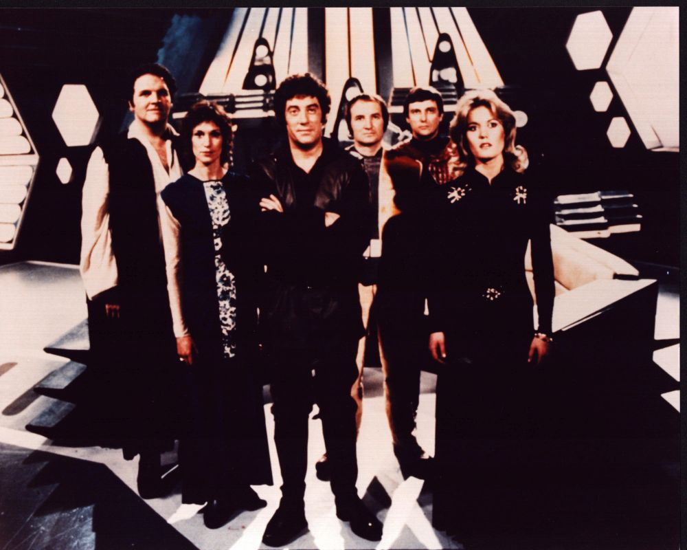 Blake'S 7 Cast On Spaceship Photo Print (8 x 10) - Posterazzi