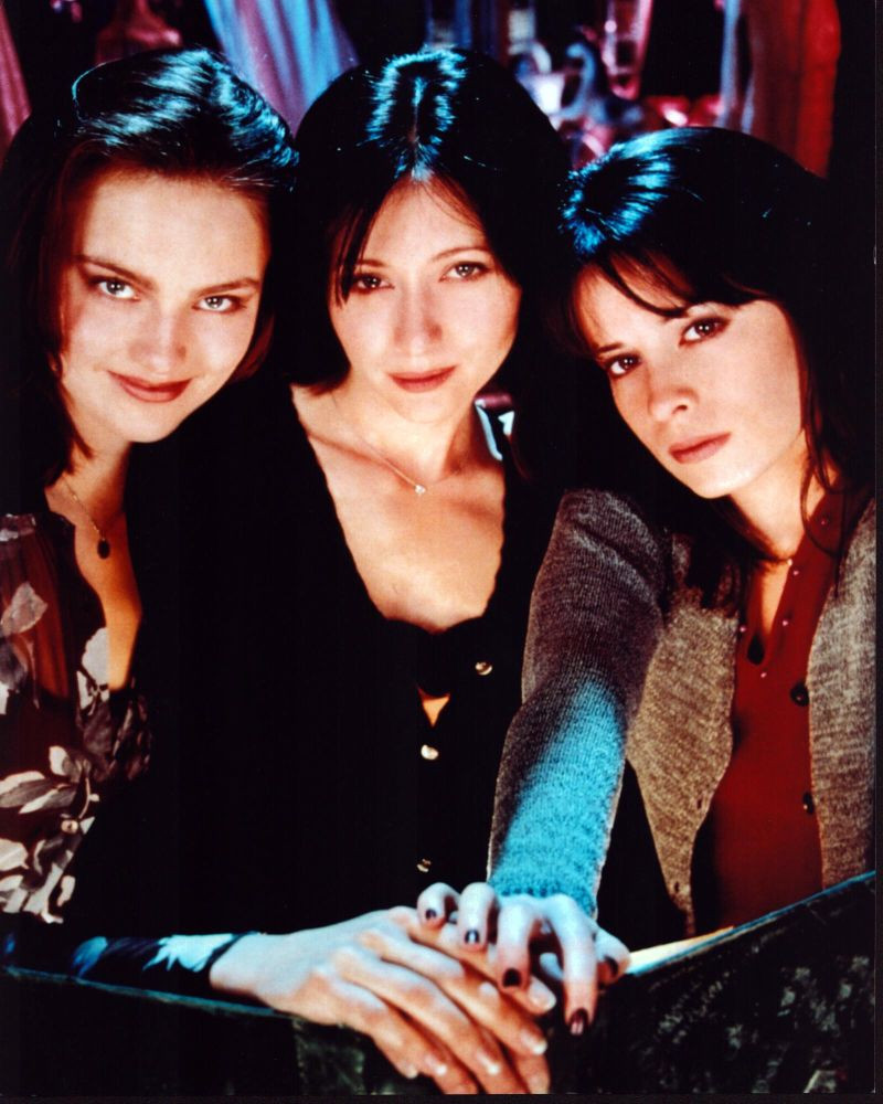 Lori Rom, Shannen Doherty And Holly Marie Combs For Charmed Photo Print ...