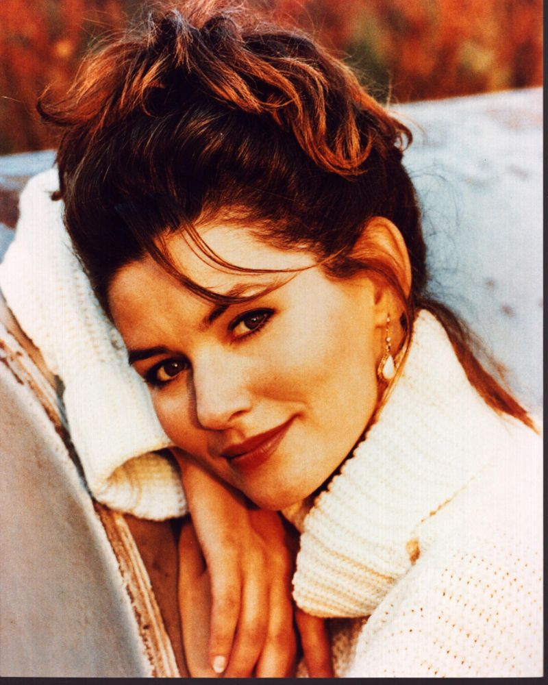 Shania Twain In White Turtleneck Sweater Photo Print (8 x 10) - Posterazzi