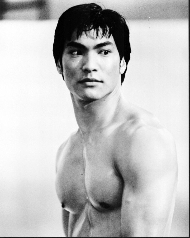 Jason Scott Lee Shirtless Black And White Photo Print (8 x 10) - Posterazzi