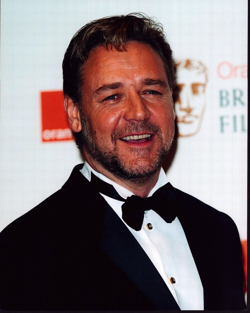 Russell Crowe Smiling In Tuxedo And Bowtie Photo Print (8 x 10 ...