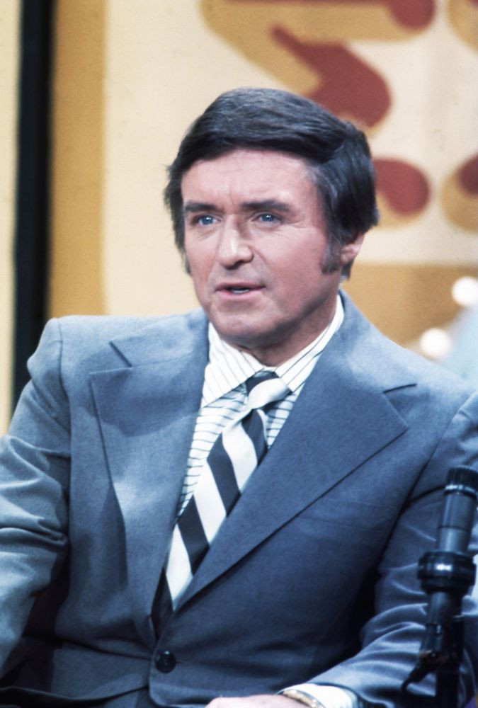 THE MIKE DOUGLAS SHOW, Mike Douglas on set, 1961-1982. Photo: Oscar ...