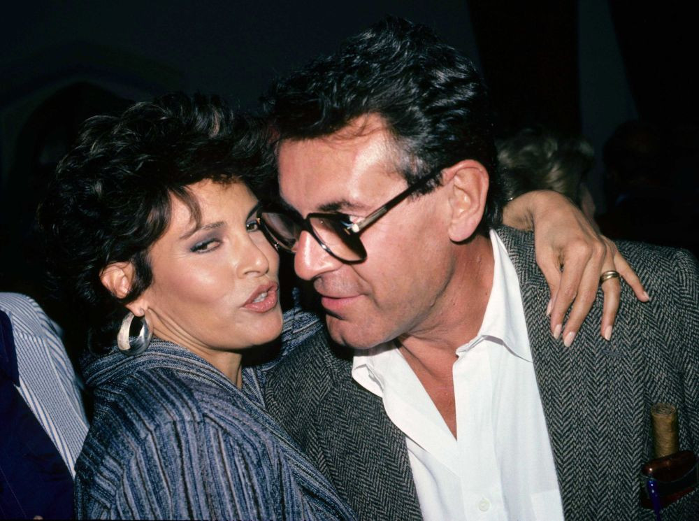 Raquel Welch & Milos Forman 1980s. Photo by Adam Scull (Raquel ...