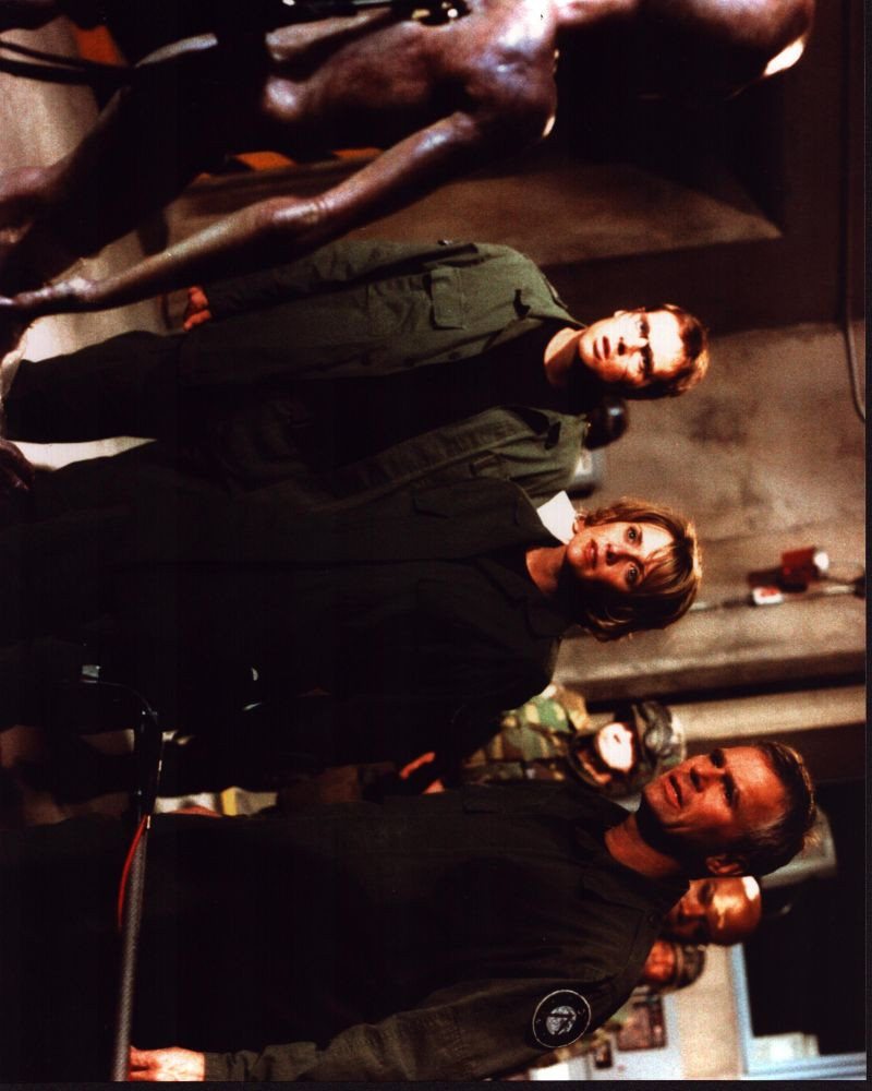 Michael Shanks Amanda Tapping And Richard Dean Anderson With Alien In Stargate Sg 1 Photo Print