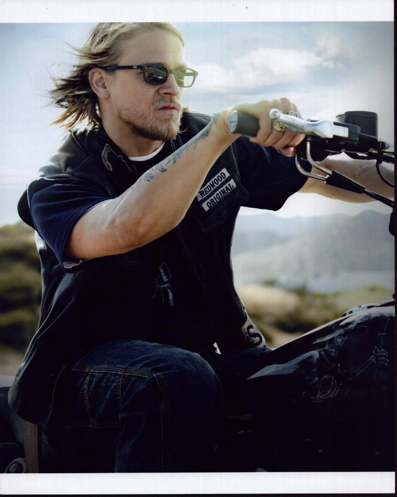 Charlie Hunnam Riding Motorcycle In Sons Of Anarchy Photo Print - Item ...