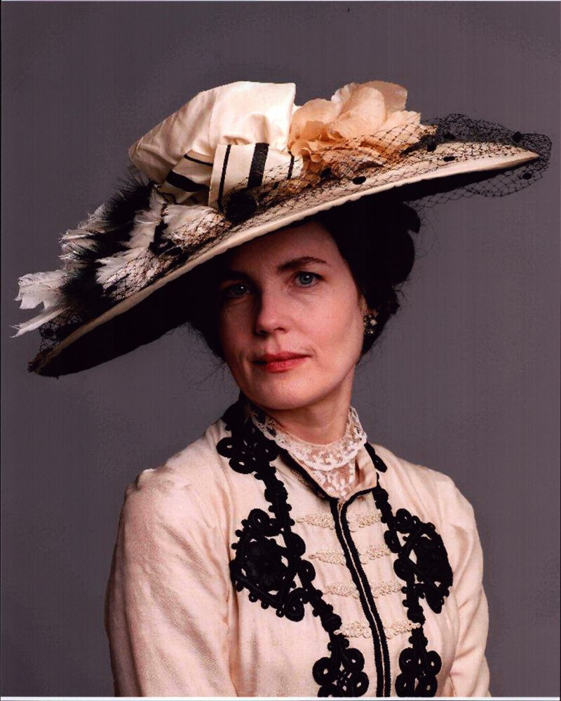 Elizabeth Mcgovern Posed In Costume For Downton Abbey Photo Print ...