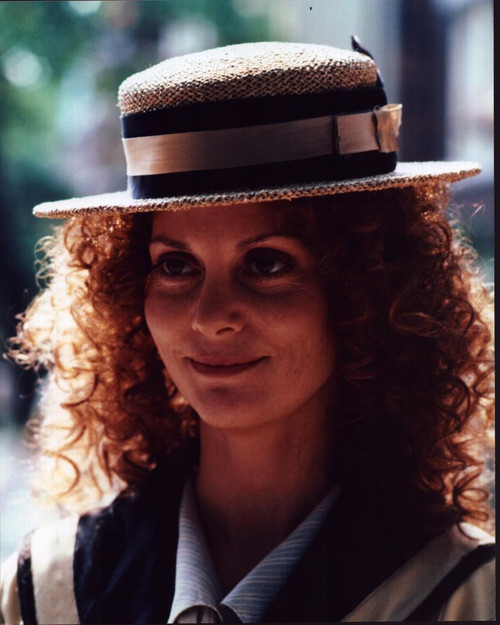 Lesley Ann Warren In Straw Hat Photo Print 8 X 10 Posterazzi