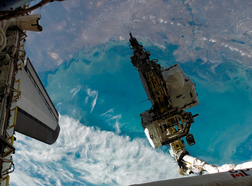 The Space Shuttle Endeavour's Remote Manipulator System robotic arm ...