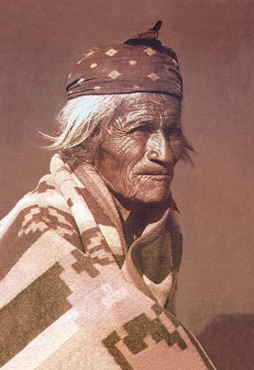 Carl Everton Moon photographed Native Americans in their natural state ...