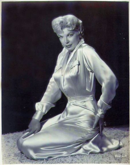 Barbara Nichols - Robe Photo Print (8 x 10) - Item # DAP12429 - Posterazzi