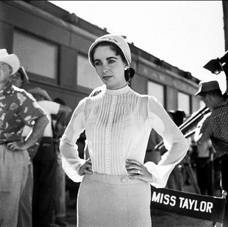 Elizabeth Taylor - On Set Photo Print (8 x 10) - Item # DAP17816 ...