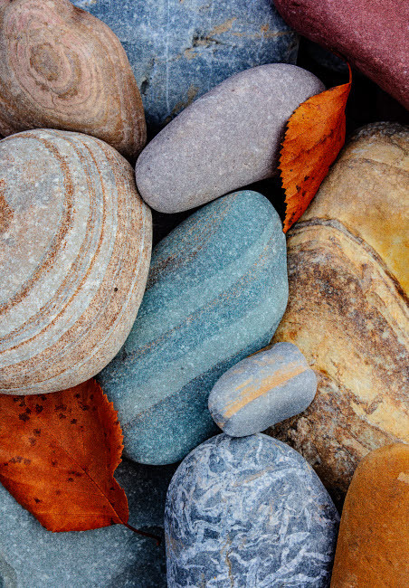 Colorful river rocks along the Middle Fork of the Flathead River in ...