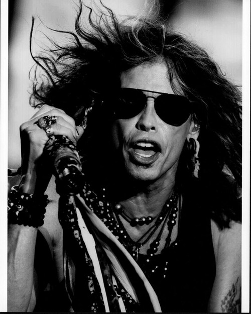 Steven Tyler Singing Closeup Black And White Photo Print (8 x 10 ...