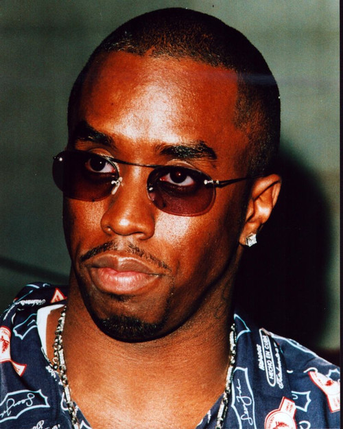 Diddy In Printed Shirt And Sunglasses Photo Print (8 x 10) - Posterazzi
