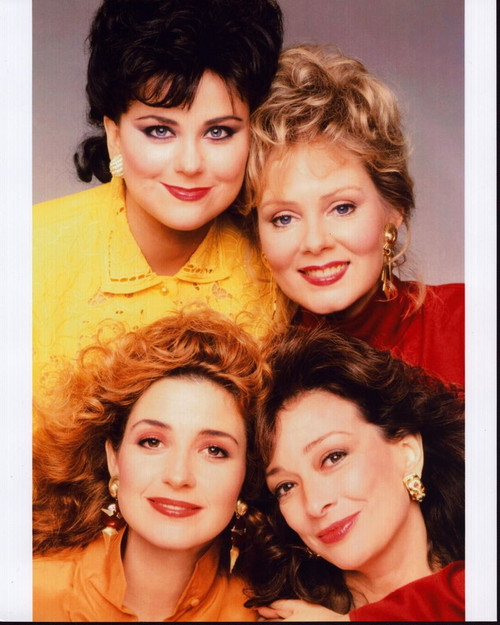 Designing Women Cast Group Shot Photo Print (8 x 10) - Posterazzi