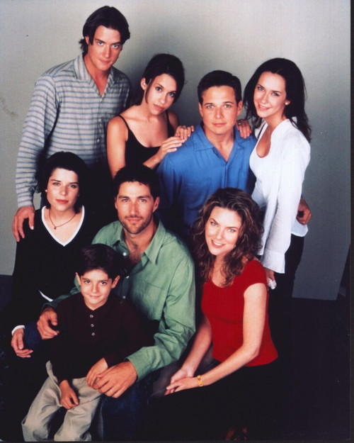 Party Of Five Cast Looking Up Photo Print (8 x 10) - Posterazzi