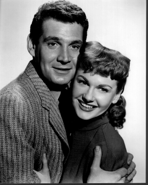 Gene Barry And Ann Robinson Hugging Black And White Photo Print (8 x 10 ...