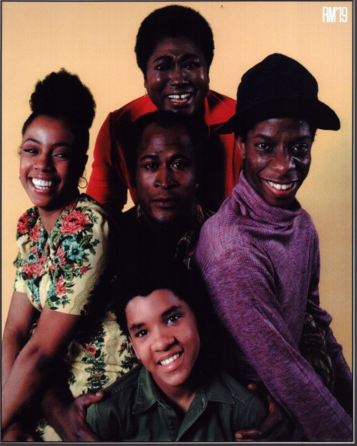 Good Time Cast Yellow Background Photo Print (8 x 10) - Posterazzi