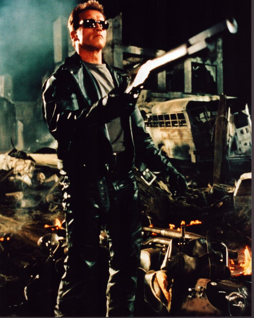 Arnold Schwarzenegger Shooting Gun In Terminator 2: Judgment Day Photo ...