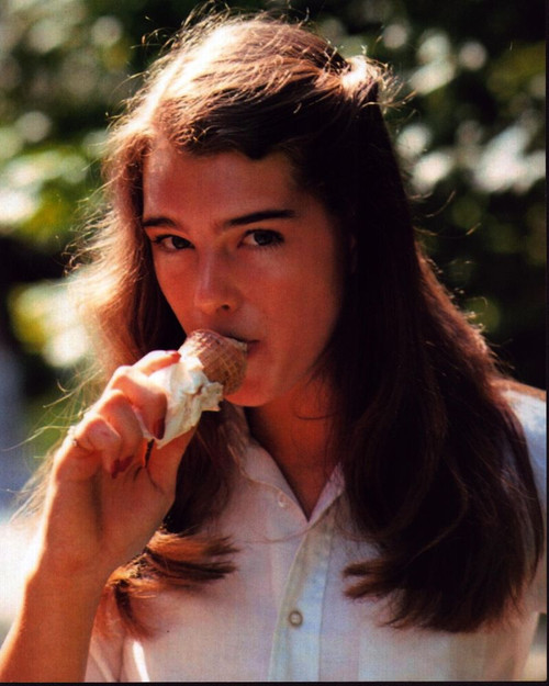 Brooke Shields Eating Ice Cream Photo Print - Item # MVM58801 - Posterazzi