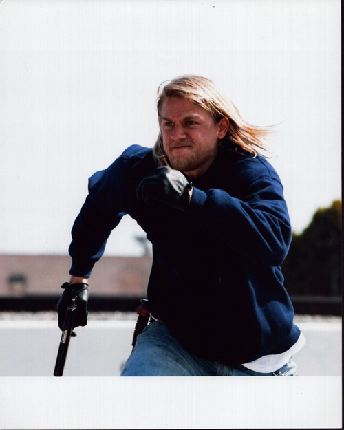 Charlie Hunnam Running With Gun In Sons Of Anarchy Photo Print - Item ...