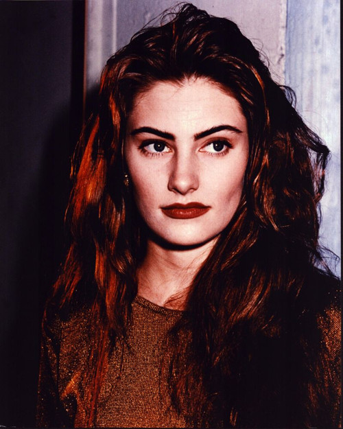 M Dchen Amick Close Up In Gold Top Photo Print Item Mvm60158 Posterazzi