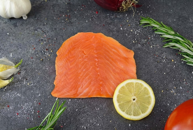 Gerookte Zalm Kopen? Koud Gerookt & Van Eigen Visafslag | Valkslagerij.nl