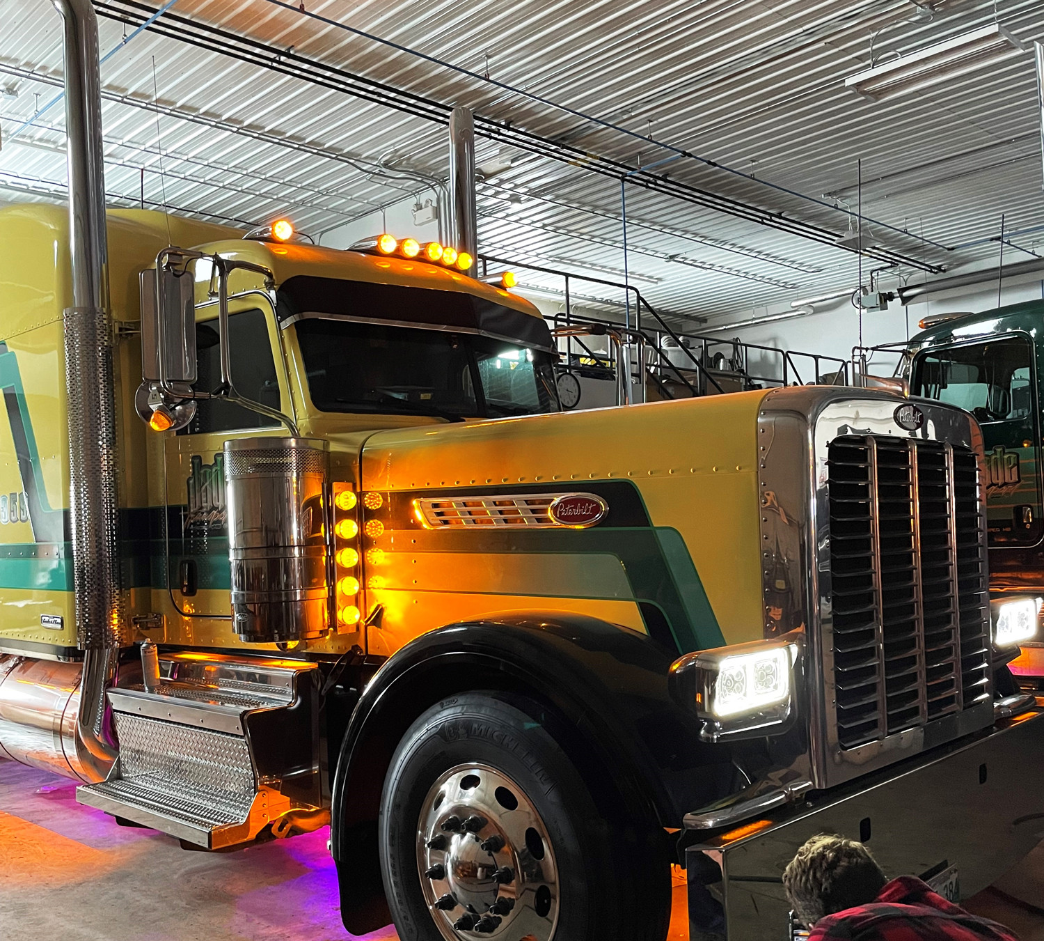 Peterbilt Watermelon Air Cleaner Light Bars, Front (15")
